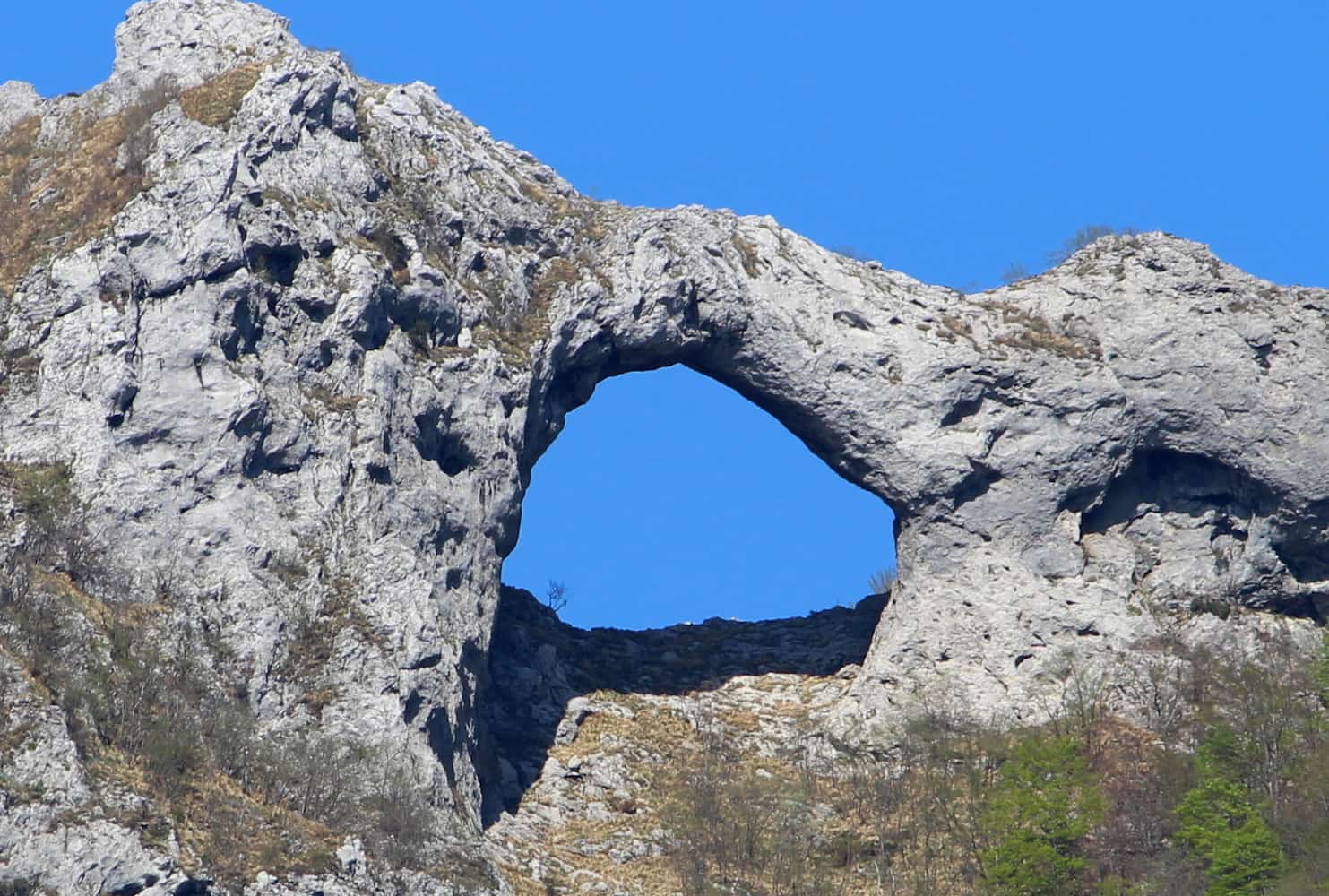 L'Incredibile Bellezza del Monte Forato, escursione ad anello ...
